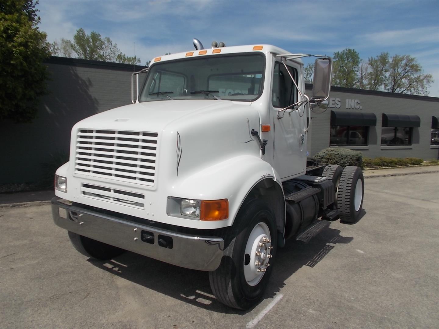 2001 International 8100