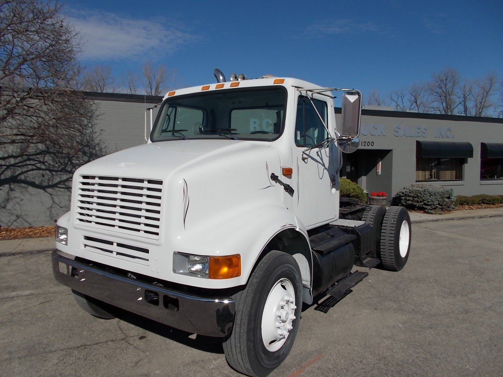 2001 International 8100