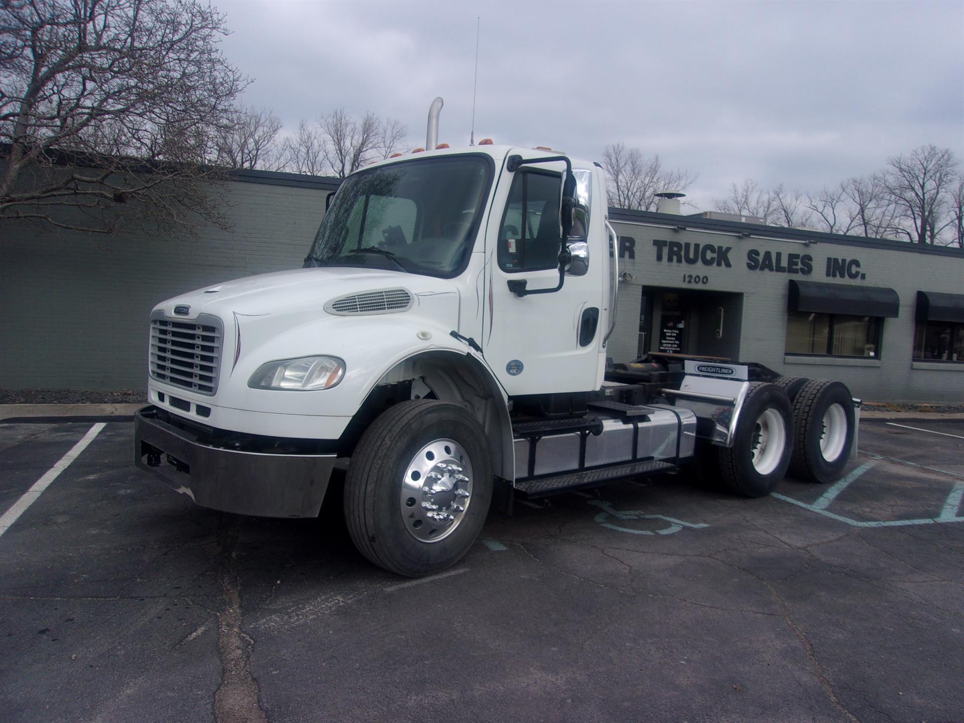 2016 Freightliner M2 106