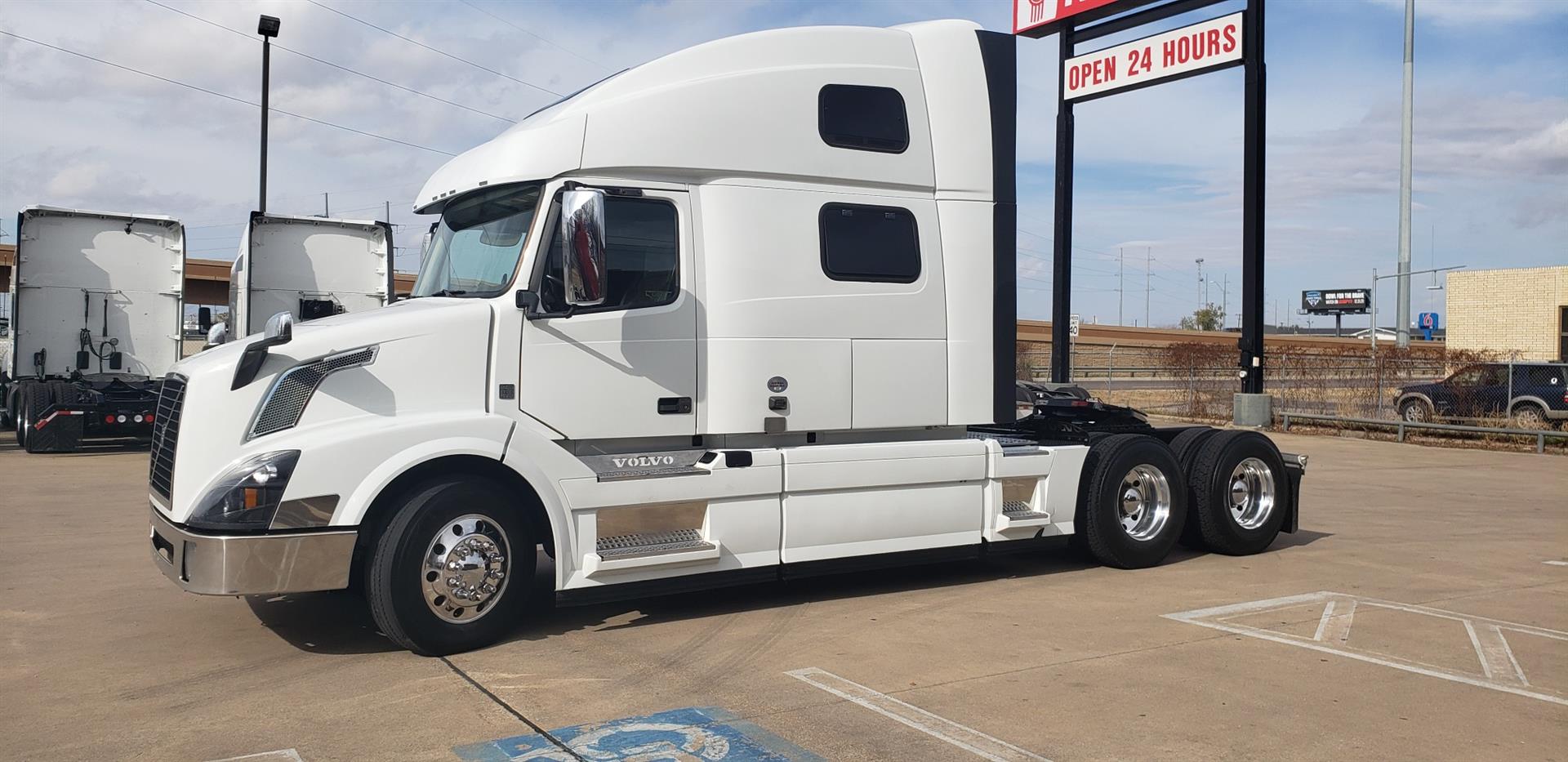 Volvo 780 Semi Trucks For Sale