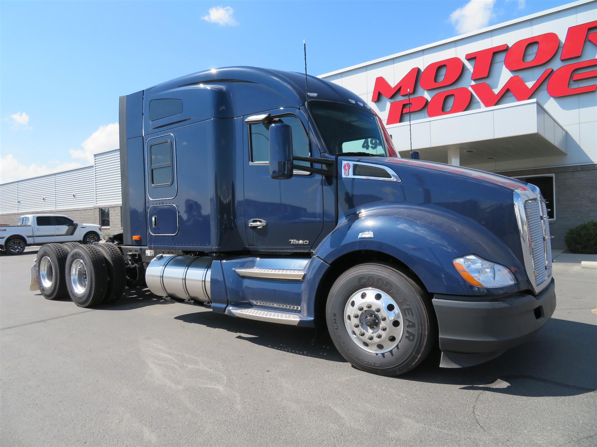 Kenworth T680 Aerodyne Semi Trucks For Sale