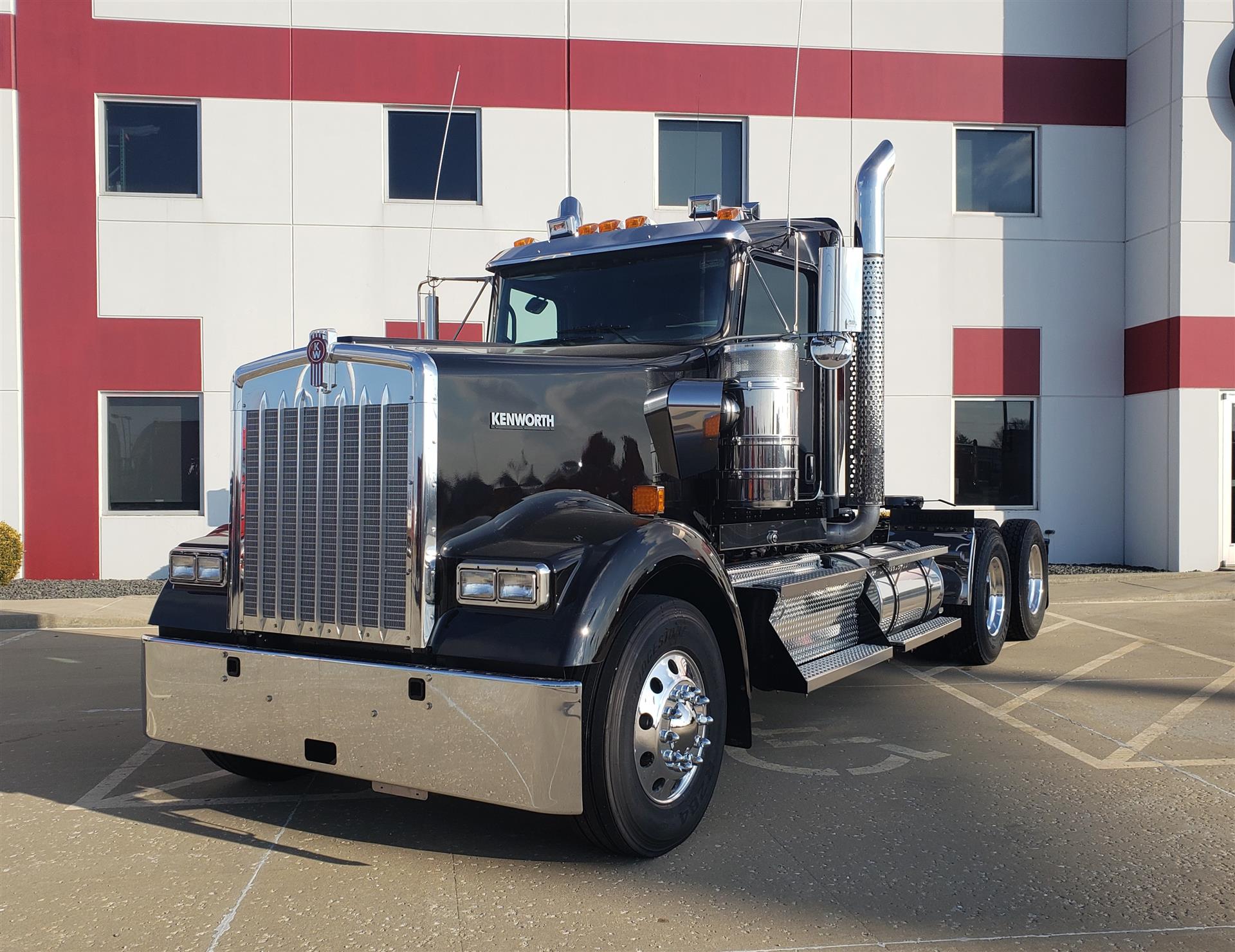Kenworth W900L Semi Trucks For Sale
