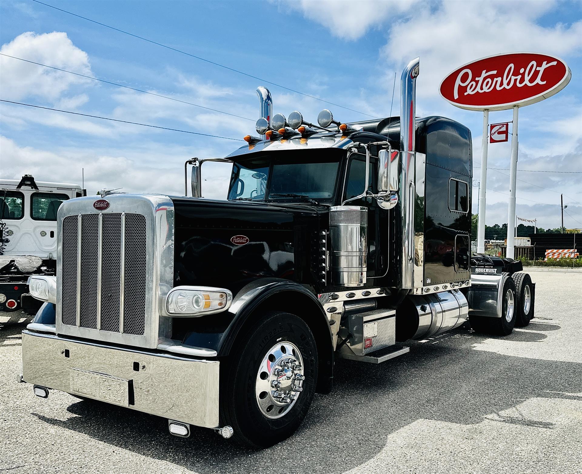 Peterbilt 389 Sleeper