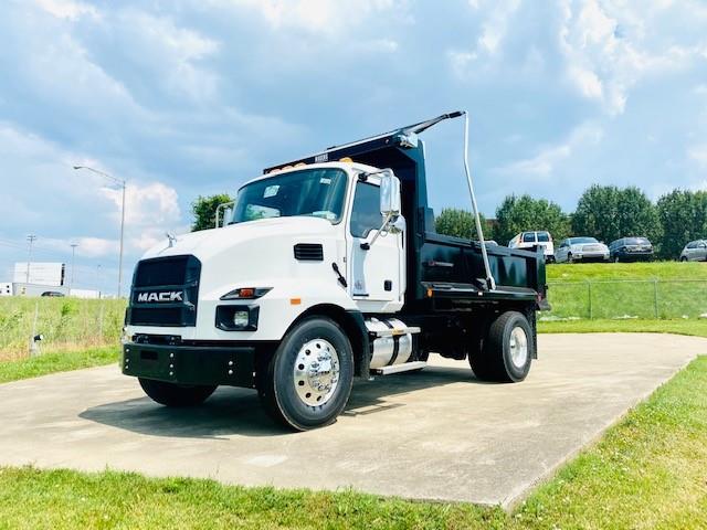 2022 Mack MD742