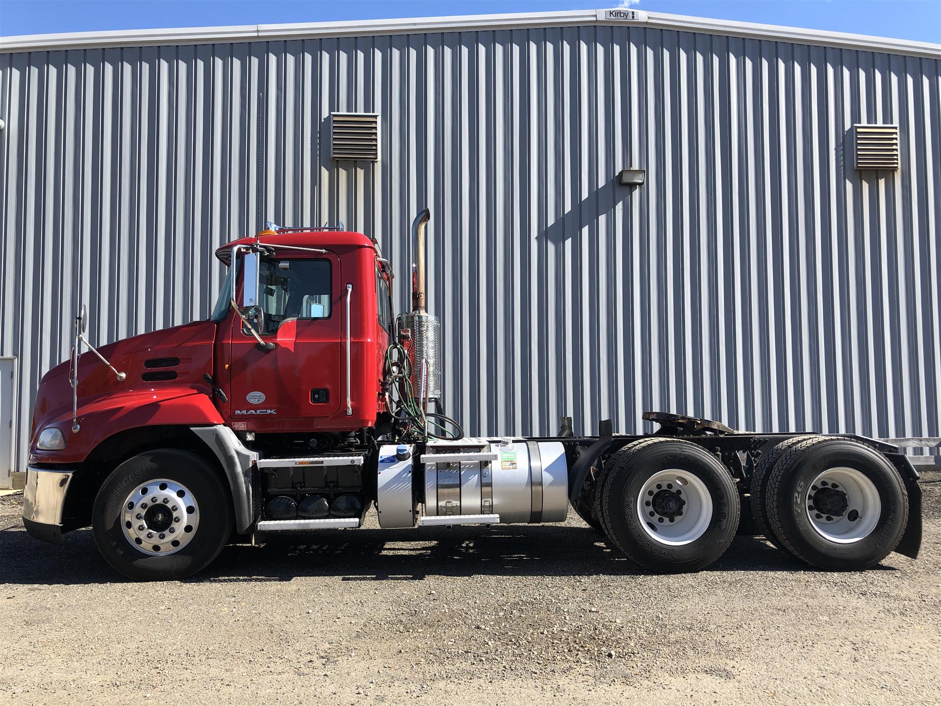 2014 Mack- CXU613 - Robertson Truck Group