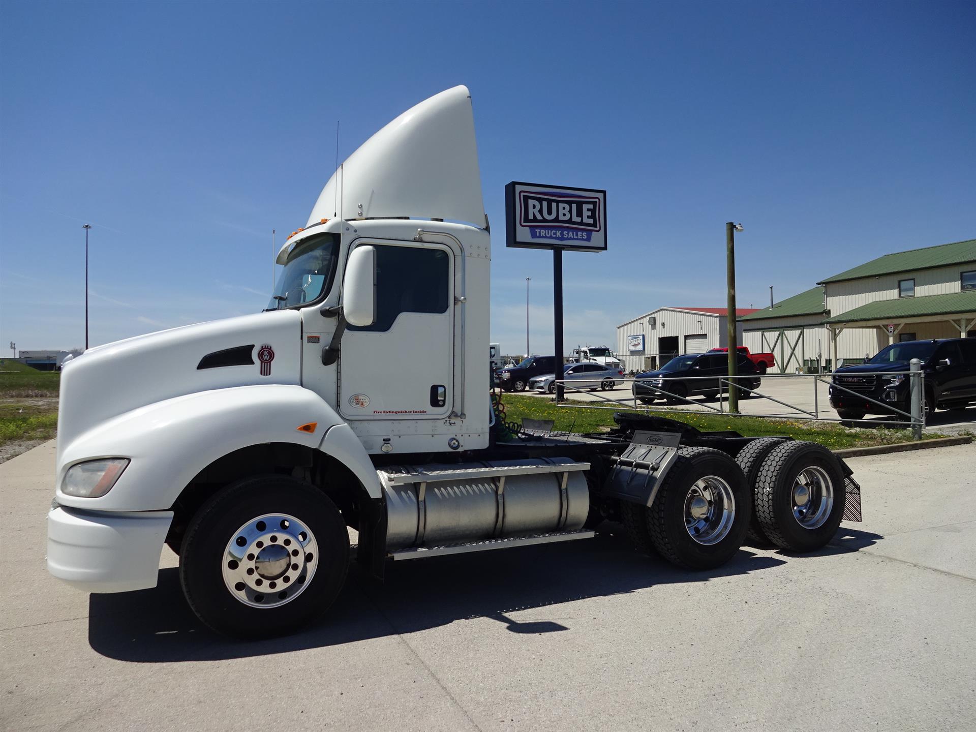 Kenworth T440 Semi Trucks For Sale