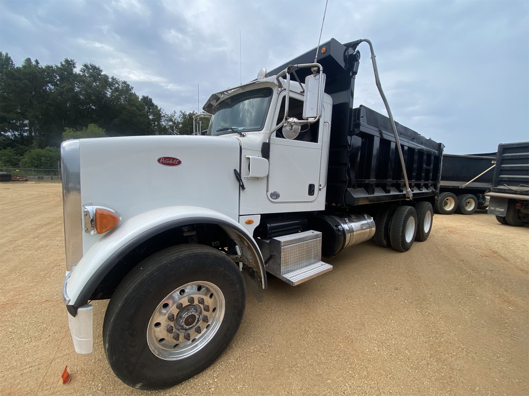 Peterbilt 385 Trucks For Sale